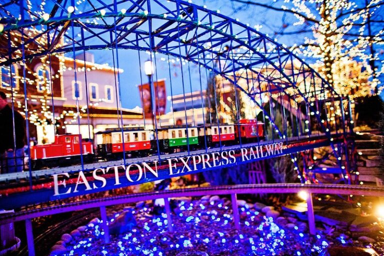 Holiday hours, events, and more! - Easton Town Center